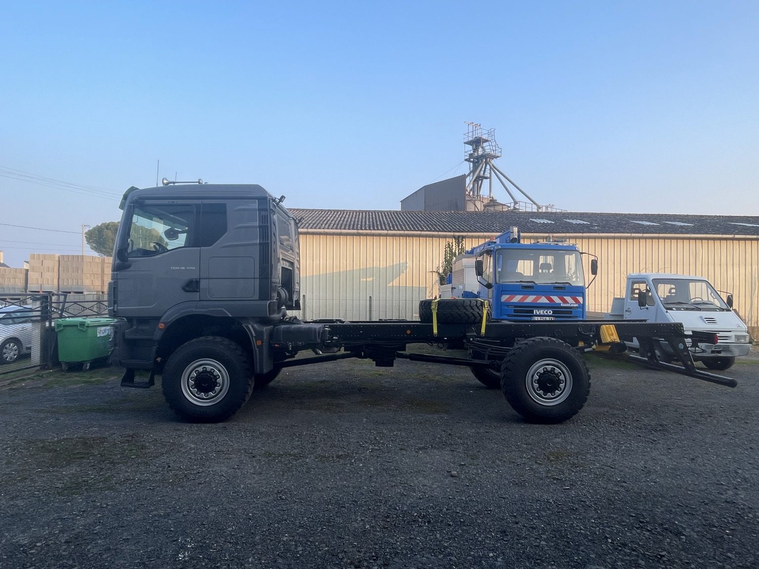 Camion d'expédition man neuf à la carte. Camping car 4x4 MAN . : Camion d'expédition 4×4 à la ...